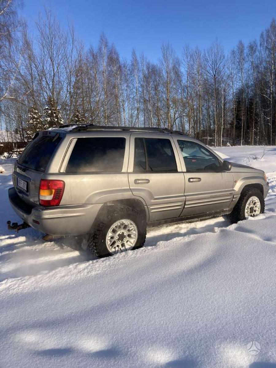 Pelēks Jeep Grand Cherokee 2003 Ignalina, ar dzinēja tilpumu 4.70 L un nobraukumu 300 tūkst. km par 6000 €, foto 4 vietnē AUTOMOTO.COM.LV