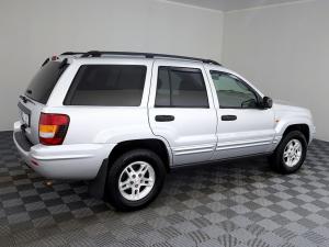 Pelēks Jeep Grand Cherokee 2003 Tallina, ar dzinēja tilpumu 2.70 L un nobraukumu 374 tūkst. km par 2299 €, foto 4 vietnē AUTOMOTO.COM.LV