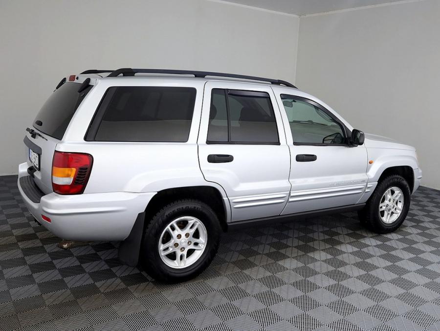 Pelēks Jeep Grand Cherokee 2003 Tallina, ar dzinēja tilpumu 2.70 L un nobraukumu 374 tūkst. km par 2299 €, foto 4 vietnē AUTOMOTO.COM.LV