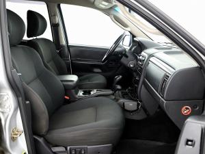 Pelēks Jeep Grand Cherokee 2003 Tallina, ar dzinēja tilpumu 2.70 L un nobraukumu 374 tūkst. km par 2299 €, foto 7 vietnē AUTOMOTO.COM.LV