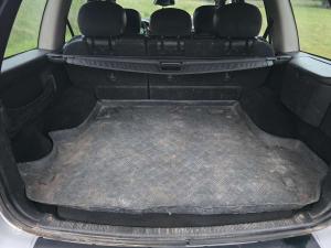 Grey Jeep Grand Cherokee 2003 in Moletai, with an engine capacity of 2.69 L and mileage of 479 thousand km for 2600 €, photo 6 on AUTOMOTO.COM.LV