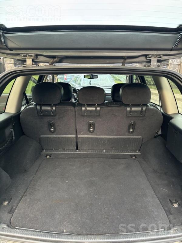 Pelēks Jeep Grand Cherokee 2003 Rīga, ar dzinēja tilpumu 2.70 L un nobraukumu 351 tūkst. km par 1485 €, foto 5 vietnē AUTOMOTO.COM.LV