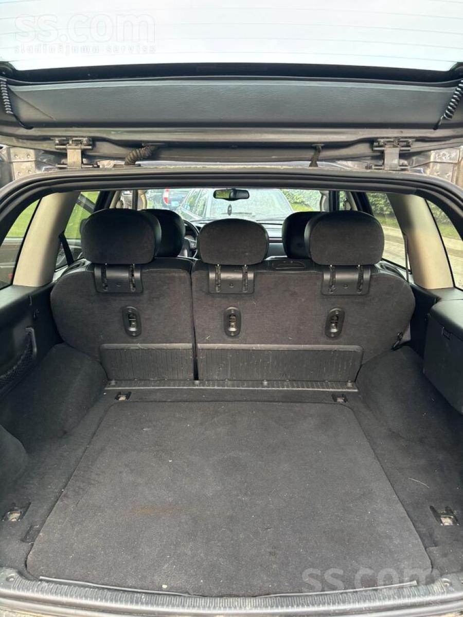 Pelēks Jeep Grand Cherokee 2003 Rīga, ar dzinēja tilpumu 2.70 L un nobraukumu 351 tūkst. km par 1485 €, foto 5 vietnē AUTOMOTO.COM.LV