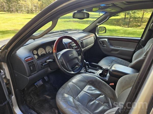 Grey Jeep Grand Cherokee 2003 in Valka, with an engine capacity of 2.70 L and mileage of 305 thousand km for 2300 €, photo 6 on AUTOMOTO.COM.LV