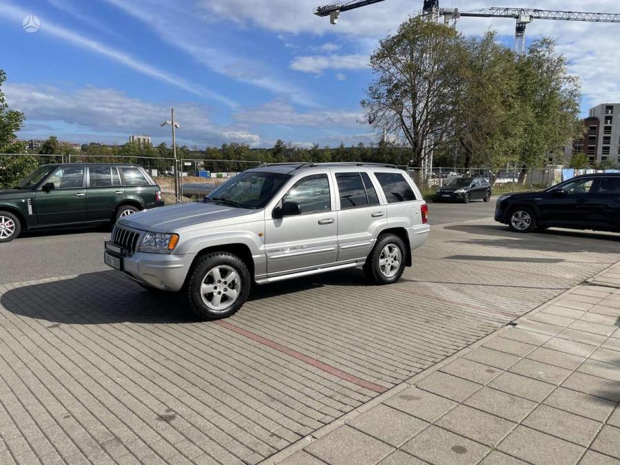 Pelēks Jeep Grand Cherokee 2004 Viļņa, ar dzinēja tilpumu 2.69 L un nobraukumu 193 tūkst. km par 7800 €, foto 1 vietnē AUTOMOTO.COM.LV