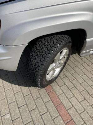 Pelēks Jeep Grand Cherokee 2004 Viļņa, ar dzinēja tilpumu 2.69 L un nobraukumu 193 tūkst. km par 7800 €, foto 4 vietnē AUTOMOTO.COM.LV