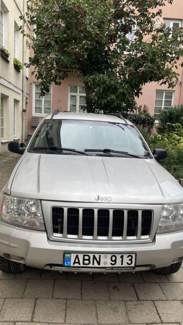 Jeep Grand Cherokee 2004 in Vilnius on AUTOMOTO.COM.LV Grey Jeep Grand Cherokee 2004 in Vilnius, with an engine capacity of 3.96 L and mileage of 114 thousand km for 6500 β¬, photo 10 on AUTOMOTO.COM.LV