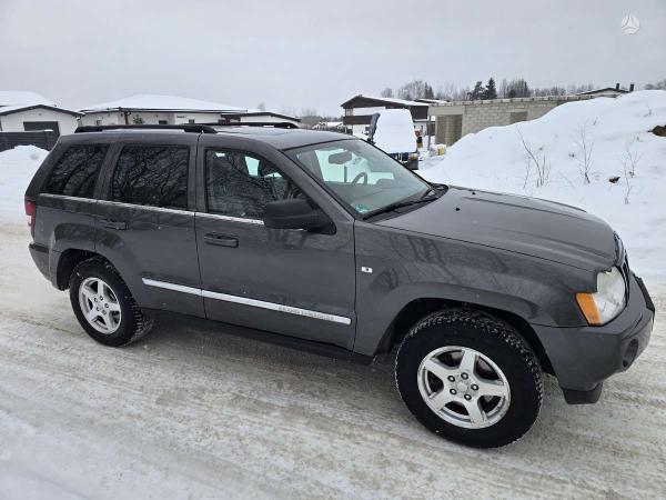 Pelēks Jeep Grand Cherokee 2005 Utena, ar dzinēja tilpumu 2.99 L un nobraukumu 285 tūkst. km par 3900 €, foto 2 vietnē AUTOMOTO.COM.LV