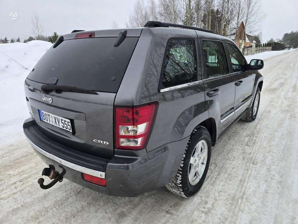 Pelēks Jeep Grand Cherokee 2005 Utena, ar dzinēja tilpumu 2.99 L un nobraukumu 285 tūkst. km par 3900 €, foto 4 vietnē AUTOMOTO.COM.LV
