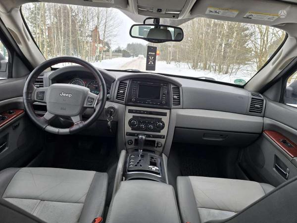 Pelēks Jeep Grand Cherokee 2005 Utena, ar dzinēja tilpumu 2.99 L un nobraukumu 285 tūkst. km par 3900 €, foto 8 vietnē AUTOMOTO.COM.LV