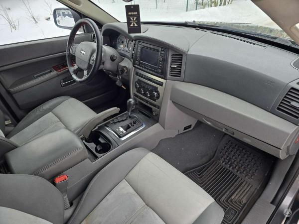 Pelēks Jeep Grand Cherokee 2005 Utena, ar dzinēja tilpumu 2.99 L un nobraukumu 285 tūkst. km par 3900 €, foto 9 vietnē AUTOMOTO.COM.LV