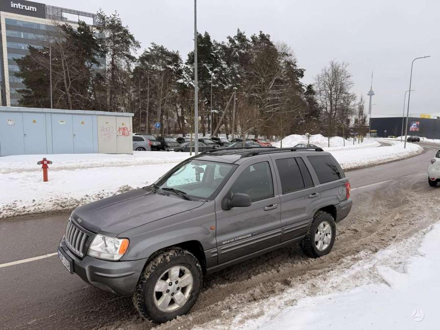Grey Jeep Grand Cherokee 2005 in Vilnius, with an engine capacity of 2.69 L and mileage of 231 thousand km for 5997 €, photo 1 on AUTOMOTO.COM.LV