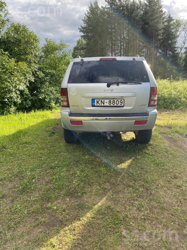 Grey Jeep Grand Cherokee 2005 in Madona, with an engine capacity of 3.00 L and mileage of 406 thousand km for 3500 €, photo 3 on AUTOMOTO.COM.LV
