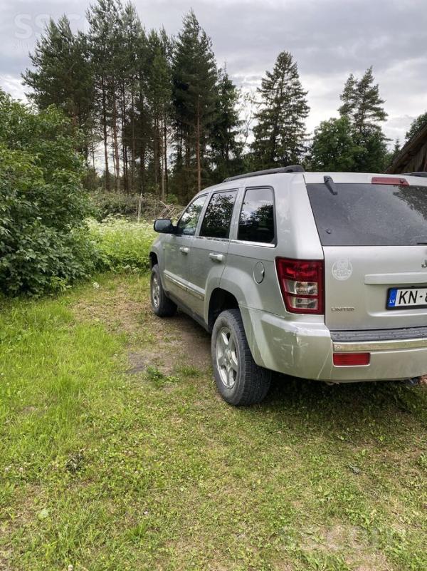 Grey Jeep Grand Cherokee 2005 in Madona, with an engine capacity of 3.00 L and mileage of 406 thousand km for 3300 €, photo 2 on AUTOMOTO.COM.LV