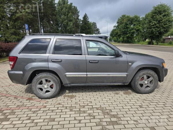 Pelēks Jeep Grand Cherokee 2005 Limbaži, ar dzinēja tilpumu 3.00 L un nobraukumu 283 tūkst. km par 4300 €, foto 2 vietnē AUTOMOTO.COM.LV