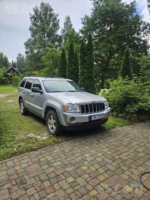 Pelēks Jeep Grand Cherokee 2005 Cēsis, ar dzinēja tilpumu 3.00 L un nobraukumu 299 tūkst. km par 2500 €, foto 1 vietnē AUTOMOTO.COM.LV