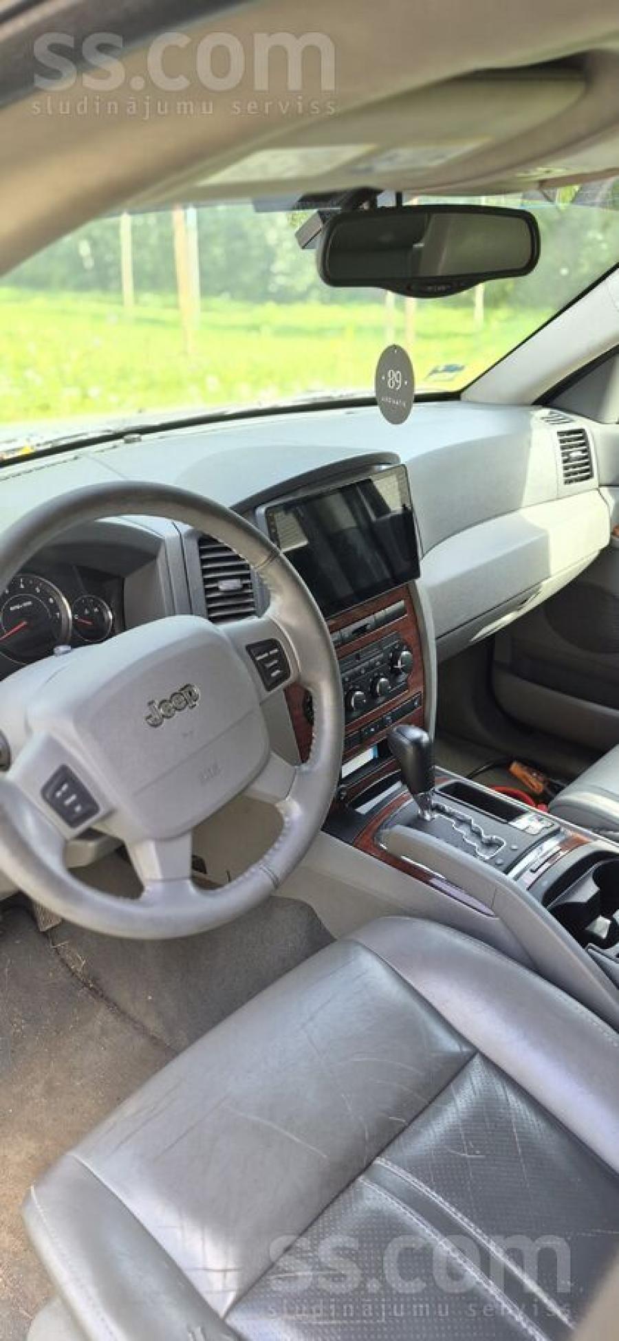 Pelēks Jeep Grand Cherokee 2005 Rēzekne, ar dzinēja tilpumu 3.00 L un nobraukumu 300 tūkst. km par 2500 €, foto 3 vietnē AUTOMOTO.COM.LV