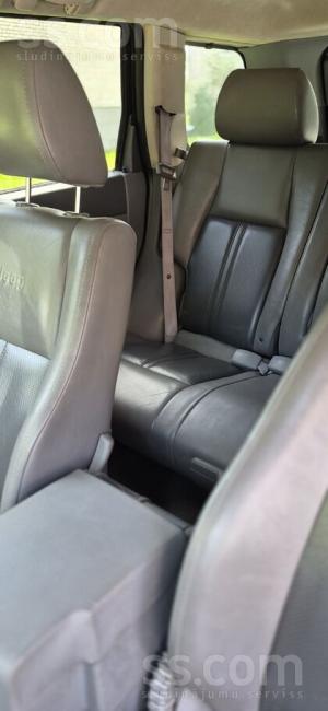 Pelēks Jeep Grand Cherokee 2005 Rēzekne, ar dzinēja tilpumu 3.00 L un nobraukumu 300 tūkst. km par 2500 €, foto 4 vietnē AUTOMOTO.COM.LV