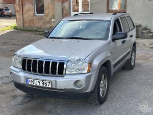 Pelēks Jeep Grand Cherokee 2005 Šauļi, ar dzinēja tilpumu 3.70 L un nobraukumu 259 tūkst. km par 2700 €, foto  vietnē AUTOMOTO.COM.LV