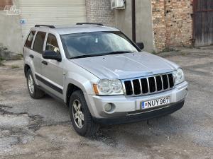 Grey Jeep Grand Cherokee 2005 in Siauliai, with an engine capacity of 3.70 L and mileage of 259 thousand km for 2700 €, photo 3 on AUTOMOTO.COM.LV
