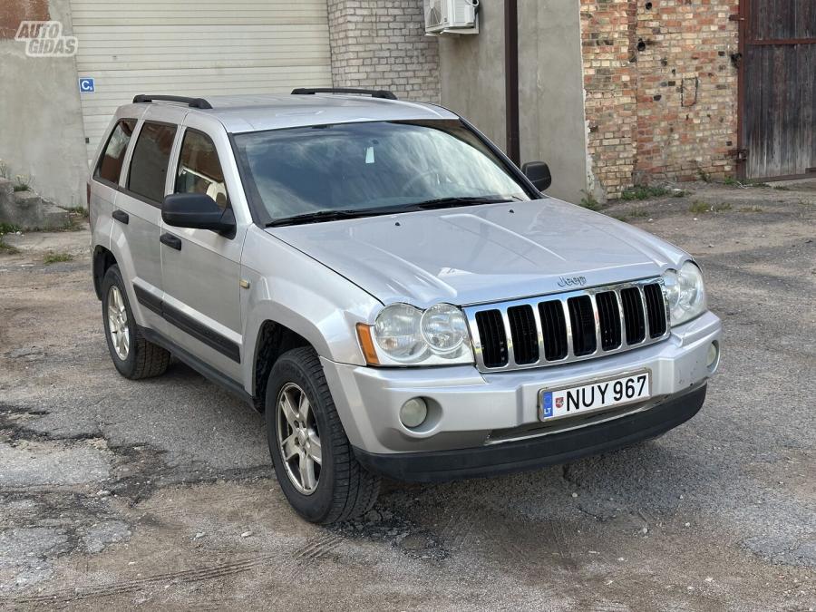 Grey Jeep Grand Cherokee 2005 in Siauliai, with an engine capacity of 3.70 L and mileage of 259 thousand km for 2700 €, photo 3 on AUTOMOTO.COM.LV