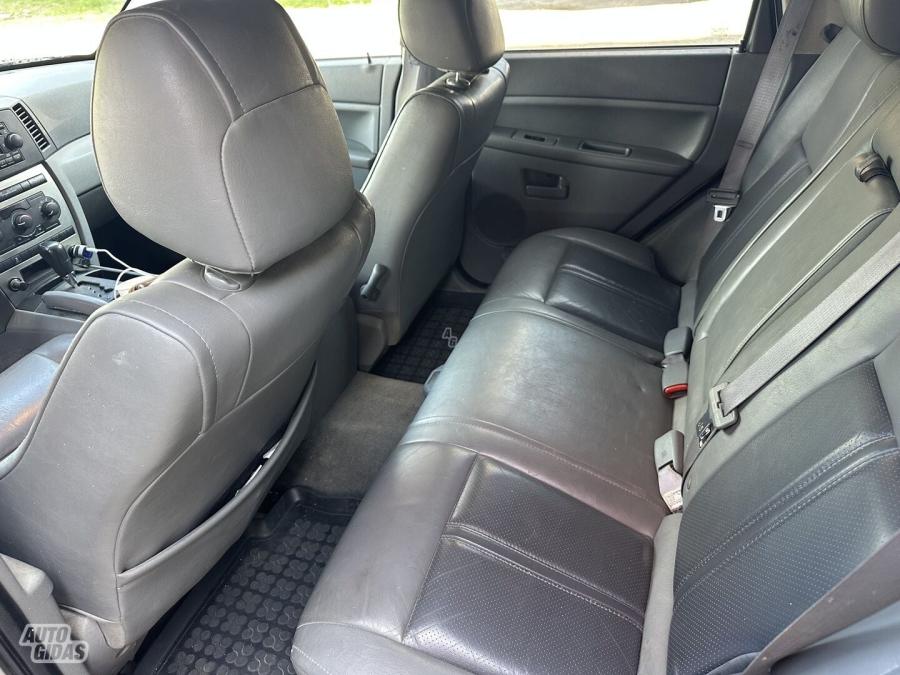 Grey Jeep Grand Cherokee 2005 in Siauliai, with an engine capacity of 3.70 L and mileage of 259 thousand km for 2700 €, photo 8 on AUTOMOTO.COM.LV