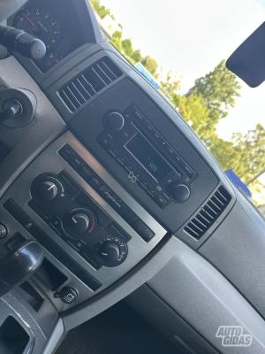 Grey Jeep Grand Cherokee 2005 in Siauliai, with an engine capacity of 3.70 L and mileage of 259 thousand km for 2700 €, photo 9 on AUTOMOTO.COM.LV