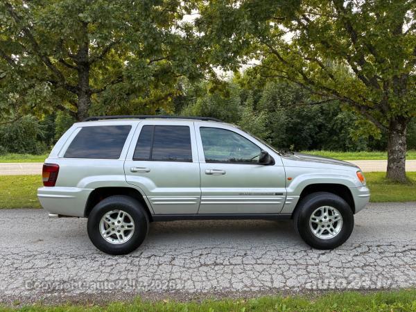 Pelēks Jeep Grand Cherokee 2005 Tallina, ar dzinēja tilpumu 2.70 L un nobraukumu 416 tūkst. km par 3200 €, foto 6 vietnē AUTOMOTO.COM.LV