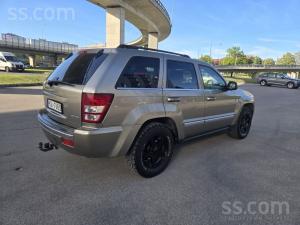 Pelēks Jeep Grand Cherokee 2006 Rīga, ar dzinēja tilpumu 3.00 L un nobraukumu 356 tūkst. km par 24990 €, foto 3 vietnē AUTOMOTO.COM.LV