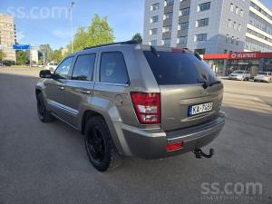 Pelēks Jeep Grand Cherokee 2006 Rīga, ar dzinēja tilpumu 3.00 L un nobraukumu 356 tūkst. km par 24990 €, foto 4 vietnē AUTOMOTO.COM.LV