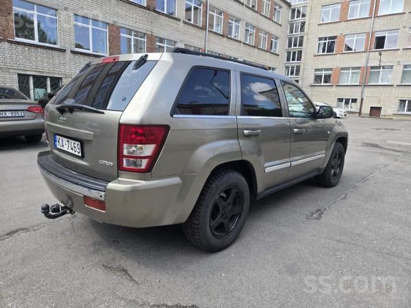 Pelēks Jeep Grand Cherokee 2006 Rīga, ar dzinēja tilpumu 3.00 L un nobraukumu 365 tūkst. km par 3600 €, foto 3 vietnē AUTOMOTO.COM.LV
