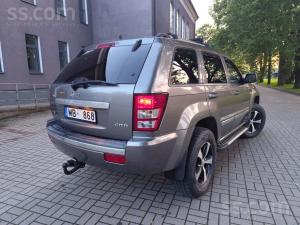 Grey Jeep Grand Cherokee 2006 in Rezekne, with an engine capacity of 3.00 L and mileage of 245 thousand km for 6500 €, photo 6 on AUTOMOTO.COM.LV