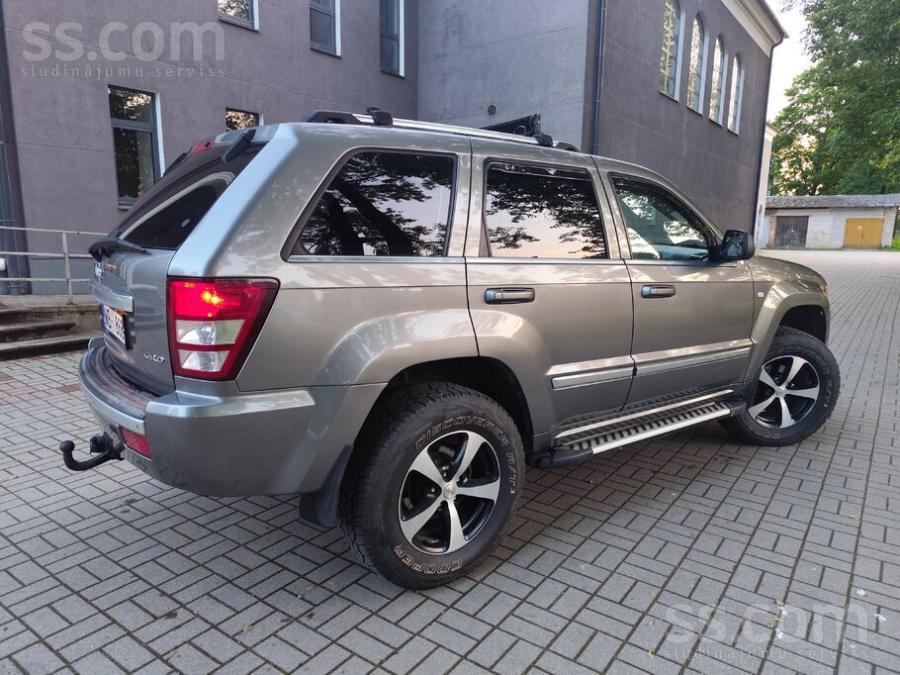 Grey Jeep Grand Cherokee 2006 in Rezekne, with an engine capacity of 3.00 L and mileage of 245 thousand km for 6500 €, photo 8 on AUTOMOTO.COM.LV