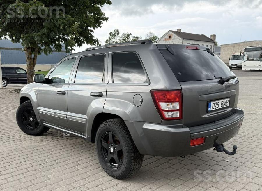 Grey Jeep Grand Cherokee 2006 in Valka, with an engine capacity of 3.00 L and mileage of 308 thousand km for 4100 €, photo 11 on AUTOMOTO.COM.LV
