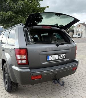 Grey Jeep Grand Cherokee 2006 in Valka, with an engine capacity of 3.00 L and mileage of 308 thousand km for 4100 €, photo 13 on AUTOMOTO.COM.LV