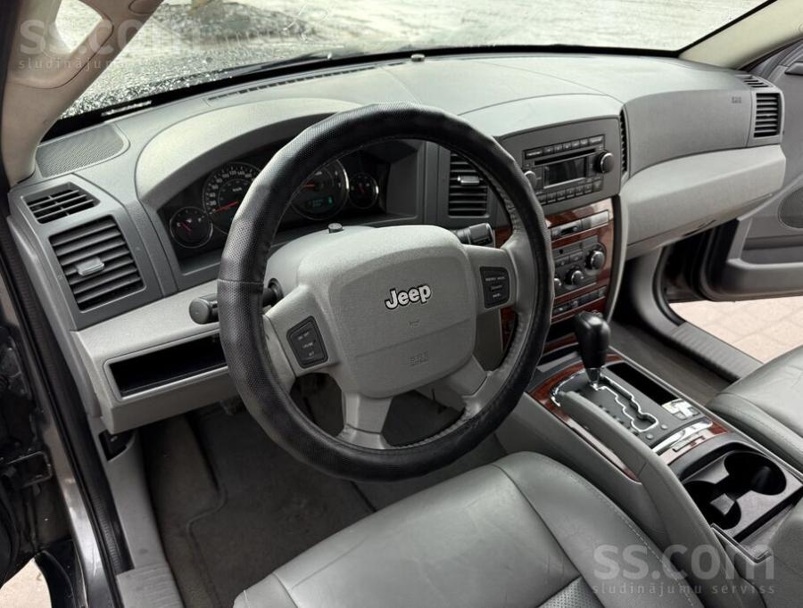 Grey Jeep Grand Cherokee 2006 in Valka, with an engine capacity of 3.00 L and mileage of 308 thousand km for 4100 €, photo 20 on AUTOMOTO.COM.LV