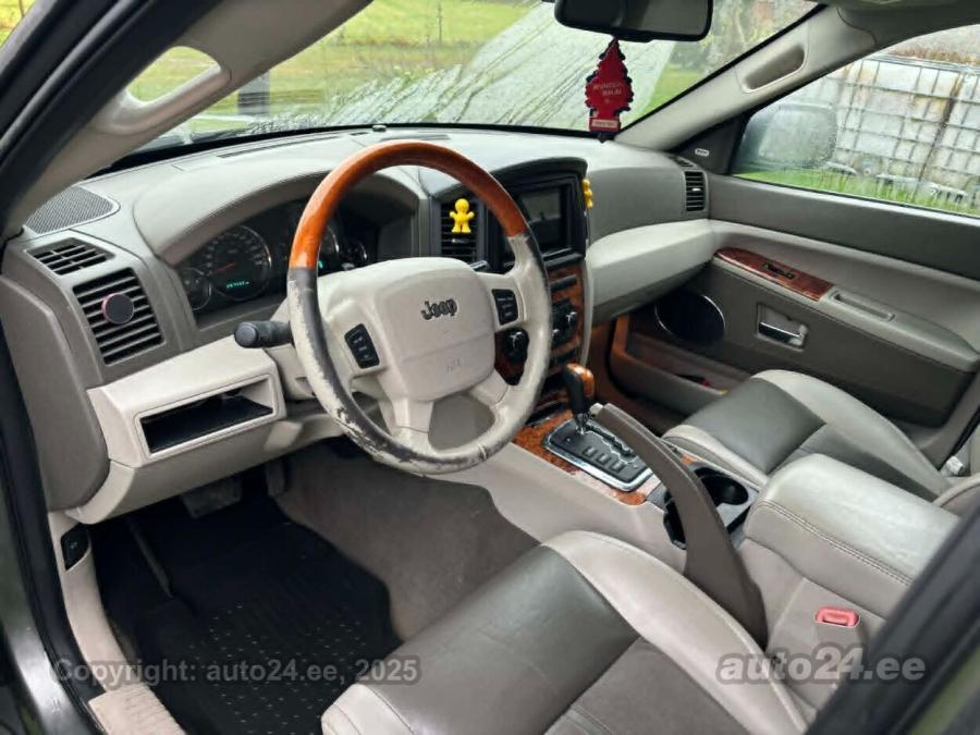 Pelēks Jeep Grand Cherokee 2006 Tallina, ar dzinēja tilpumu 3.00 L un nobraukumu 297 tūkst. km par 4000 €, foto 6 vietnē AUTOMOTO.COM.LV
