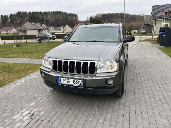 Grey Jeep Grand Cherokee 2006 in Kretinga, with an engine capacity of 2.99 L and mileage of 275 thousand km for 4850 €, photo 1 on AUTOMOTO.COM.LV