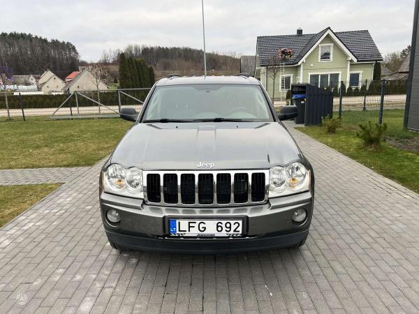 Grey Jeep Grand Cherokee 2006 in Kretinga, with an engine capacity of 2.99 L and mileage of 275 thousand km for 4850 €, photo 2 on AUTOMOTO.COM.LV