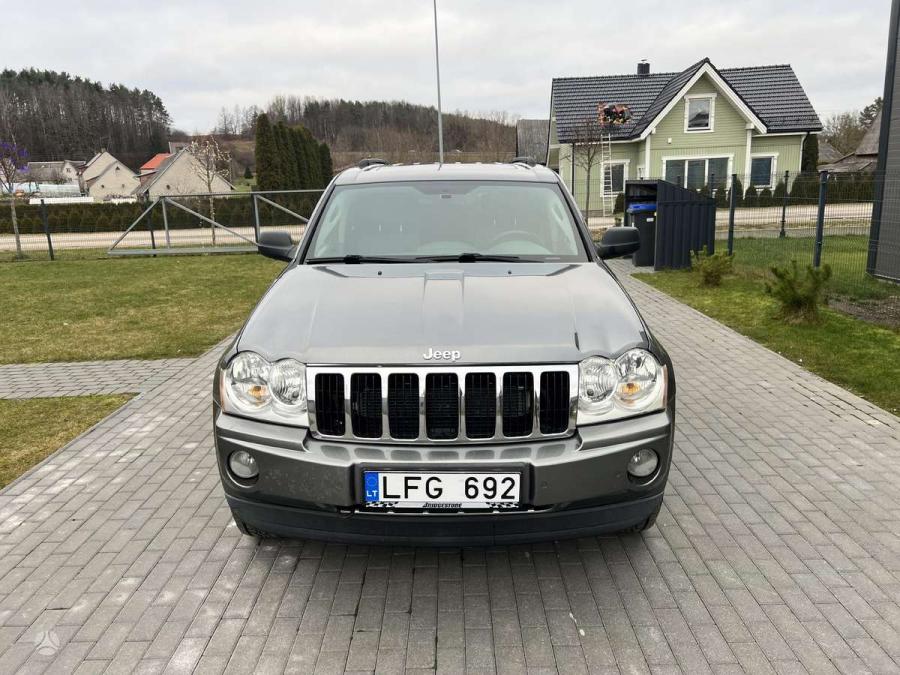 Grey Jeep Grand Cherokee 2006 in Kretinga, with an engine capacity of 2.99 L and mileage of 275 thousand km for 4850 €, photo 2 on AUTOMOTO.COM.LV
