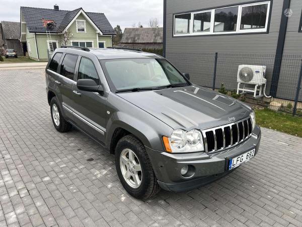 Grey Jeep Grand Cherokee 2006 in Kretinga, with an engine capacity of 2.99 L and mileage of 275 thousand km for 4850 €, photo 3 on AUTOMOTO.COM.LV