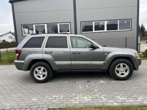 Grey Jeep Grand Cherokee 2006 in Kretinga, with an engine capacity of 2.99 L and mileage of 275 thousand km for 4850 €, photo 5 on AUTOMOTO.COM.LV