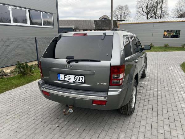 Grey Jeep Grand Cherokee 2006 in Kretinga, with an engine capacity of 2.99 L and mileage of 275 thousand km for 4850 €, photo 7 on AUTOMOTO.COM.LV