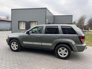 Grey Jeep Grand Cherokee 2006 in Kretinga, with an engine capacity of 2.99 L and mileage of 275 thousand km for 4850 €, photo 9 on AUTOMOTO.COM.LV