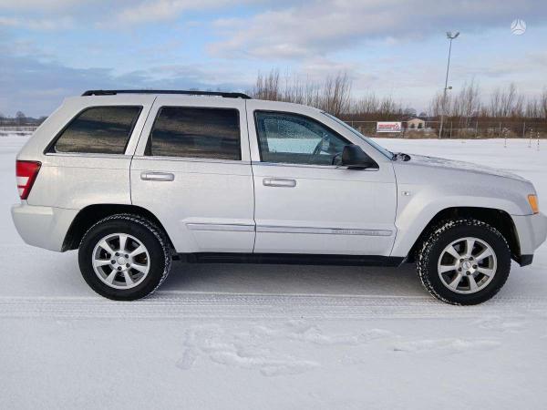 Grey Jeep Grand Cherokee 2006 in Marijampole, with an engine capacity of 3.00 L and mileage of 257 thousand km for 4750 €, photo 5 on AUTOMOTO.COM.LV