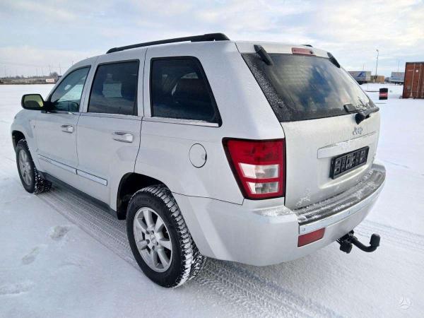 Grey Jeep Grand Cherokee 2006 in Marijampole, with an engine capacity of 3.00 L and mileage of 257 thousand km for 4750 €, photo 6 on AUTOMOTO.COM.LV