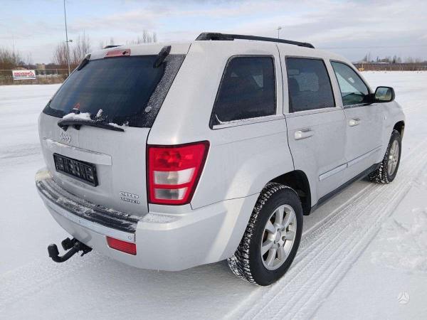Grey Jeep Grand Cherokee 2006 in Marijampole, with an engine capacity of 3.00 L and mileage of 257 thousand km for 4750 €, photo 7 on AUTOMOTO.COM.LV