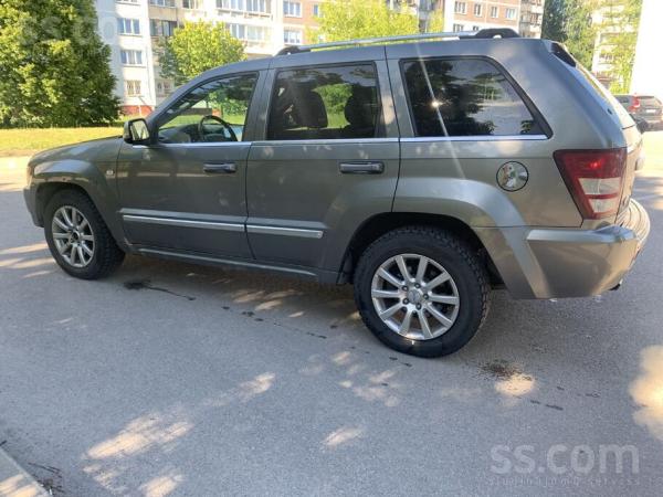 Grey Jeep Grand Cherokee 2006 in Riga, with an engine capacity of 3.00 L and mileage of 312 thousand km for 4200 €, photo 3 on AUTOMOTO.COM.LV