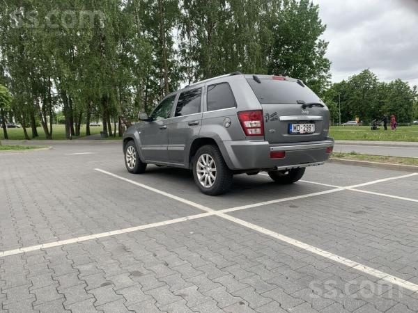 Grey Jeep Grand Cherokee 2006 in Riga, with an engine capacity of 3.00 L and mileage of 312 thousand km for 4200 €, photo 10 on AUTOMOTO.COM.LV