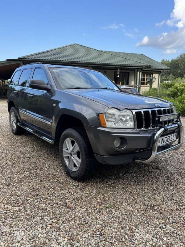 Grey Jeep Grand Cherokee 2006 in Kaunas, with an engine capacity of 3.00 L and mileage of 258 thousand km for 5000 €, photo 2 on AUTOMOTO.COM.LV